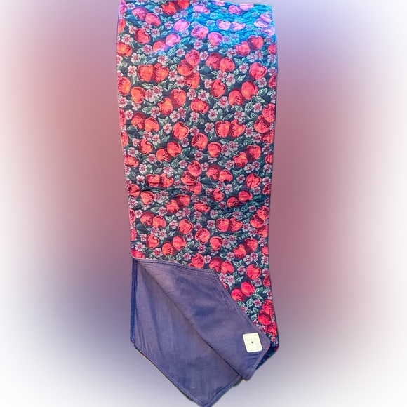 windham trading corp | Dining | Vintage Apple And Flower Themed Table ...